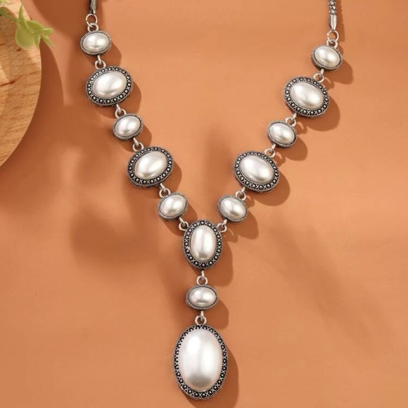 Jewelry | Emery Rose Faux Pearl Decor Necklace | Poshmark